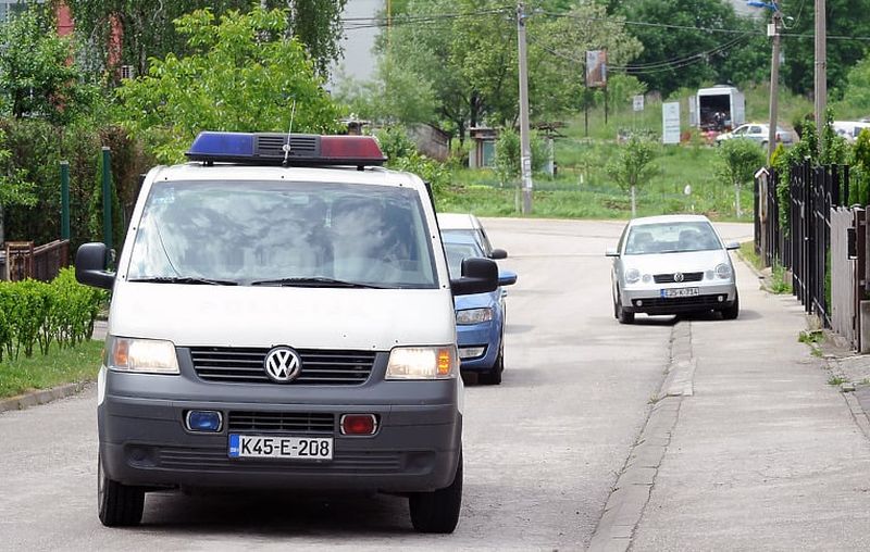Stravičan slučaj u Kalesiji: Muškarac ubio brata zbog imovine - Radio Feral Stravičan slučaj u Kalesiji: Muškarac ubio brata zbog imovine - Radio Feral